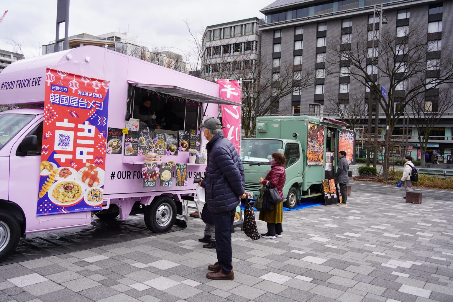 市役所前にひろがる新たな光景「小さな芝生広場の実験」 - ICHIOSHI - 京信のいちおし | 京都信用金庫の取組紹介ページ